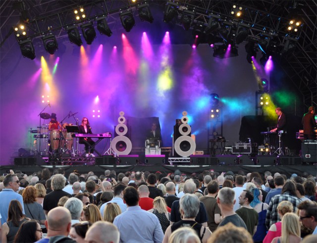 INTERVIEW WITH ANNE DUDLEY | ARTSMANIA